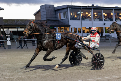 Første sæsonsejr til Hugo Boss Shadow | TRAVSERVICE
