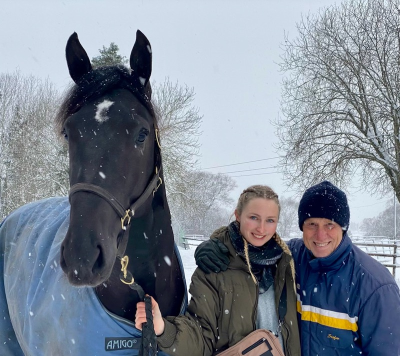 Danske Maria kom til fødselsdagsfest hos Melander » TRAVSERVICE